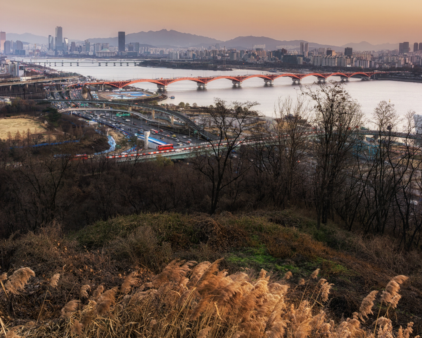 han river seoul autumn - Globelle Gina
